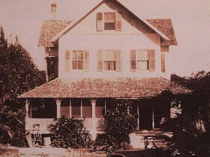 The Creepy History of Florida's Riddle House
